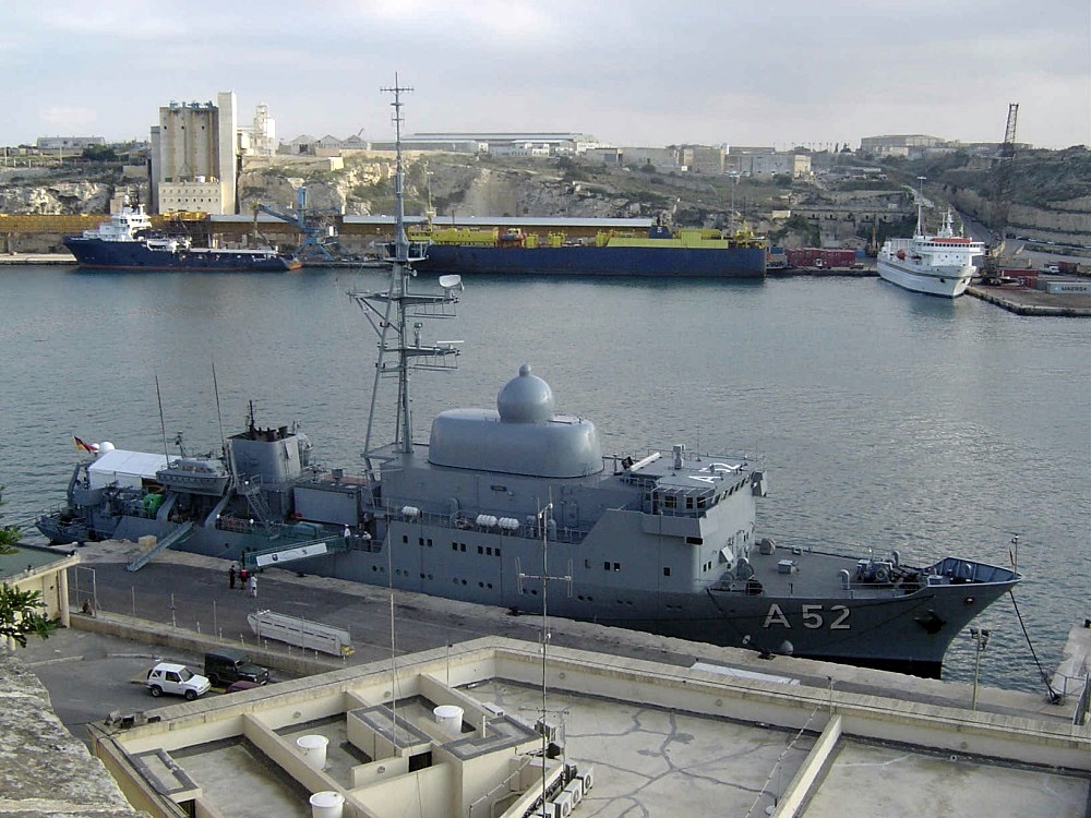 FLOTTENDIENSTBOOT - A-52 - "OSTE" - Fernmeldeaufklärung der ...